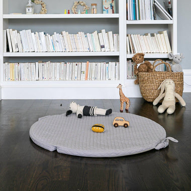 Round padded baby mat with handles – Hugomat